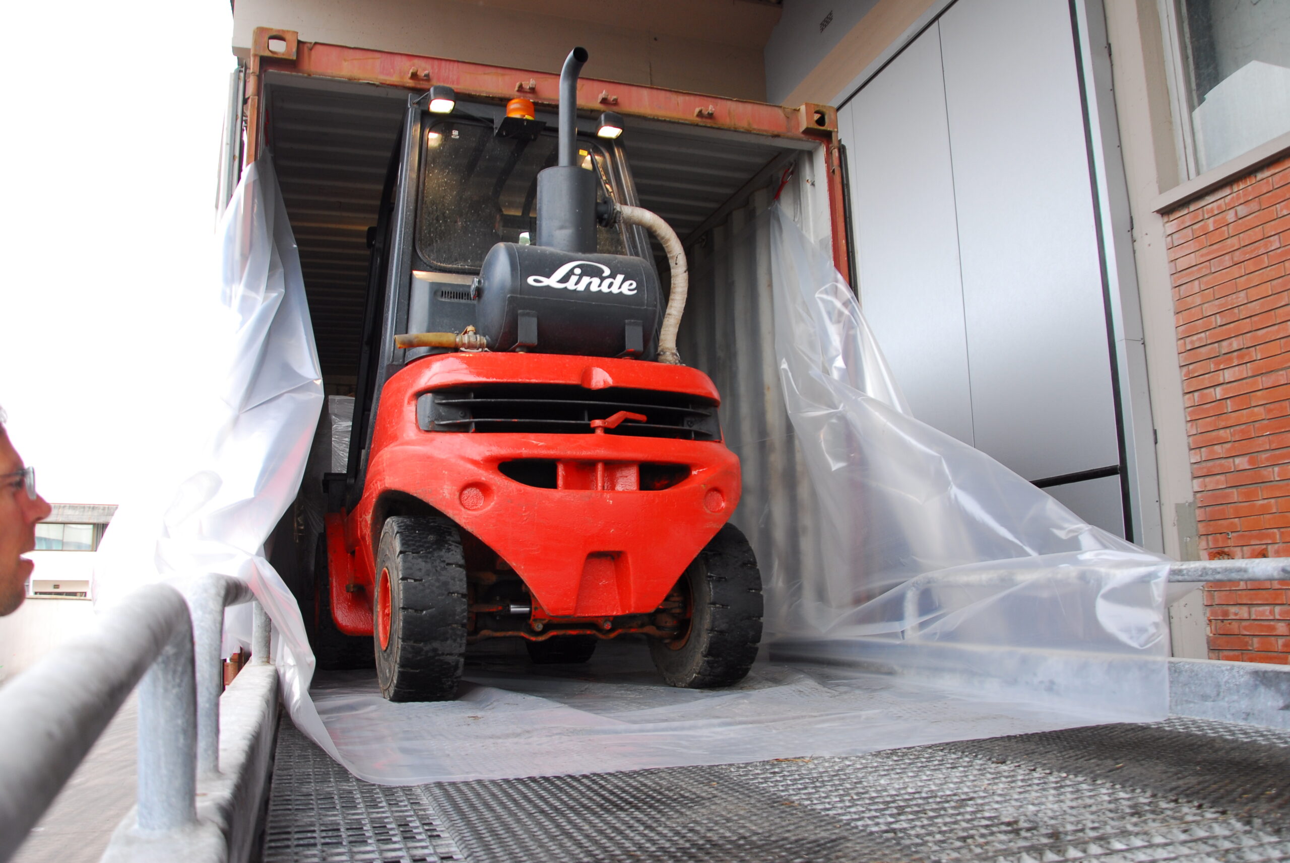 Carriage of hides and skins in container - Eceplast